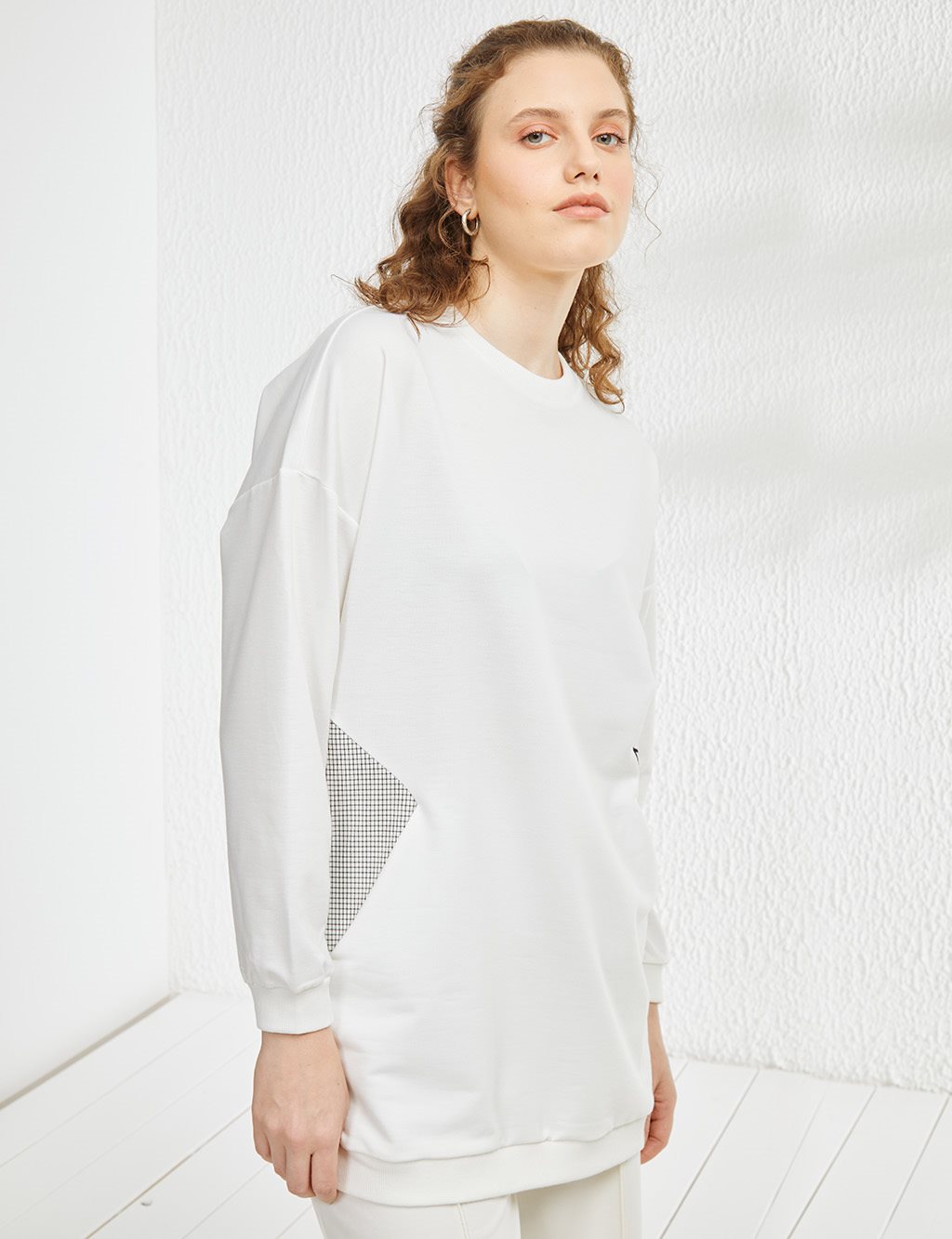 Double Pocket Round Neck Sweatshirt Ecru
