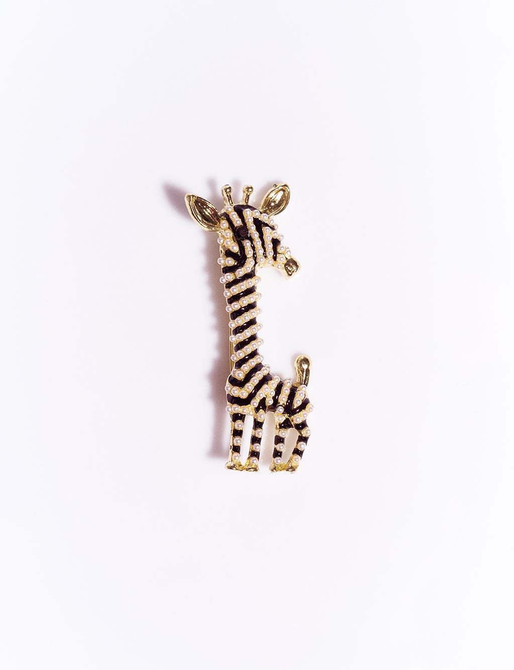 Giraffe Detailed Brooch in Gold